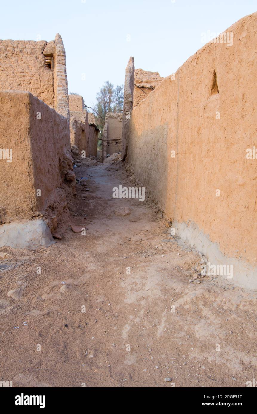 Saudi village hi-res stock photography and images - Alamy