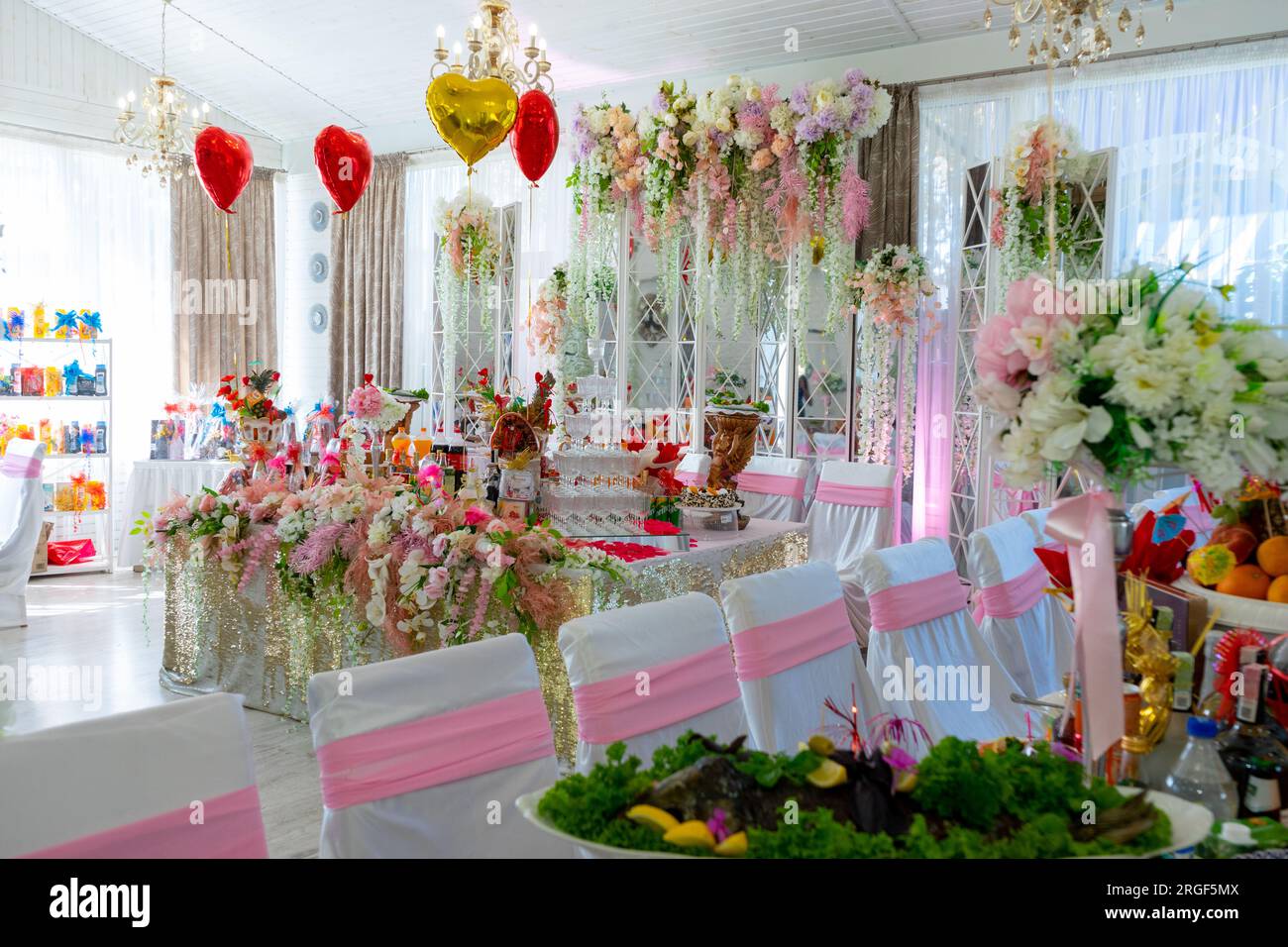 Decorated banquet hall at the wedding of Ukrainian Gypsies Stock Photo ...