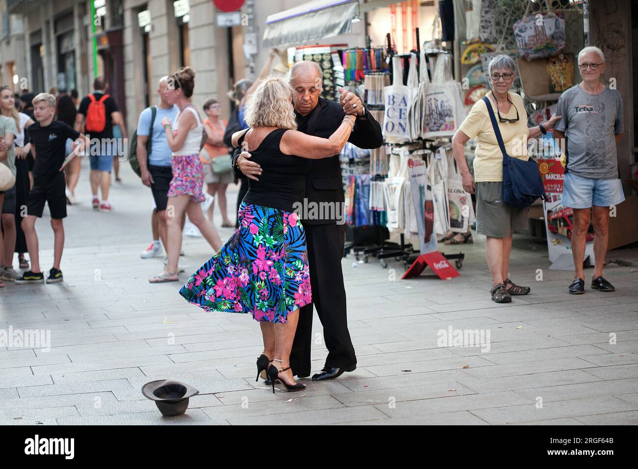 Couple dancing in street close hi-res stock photography and images - Alamy