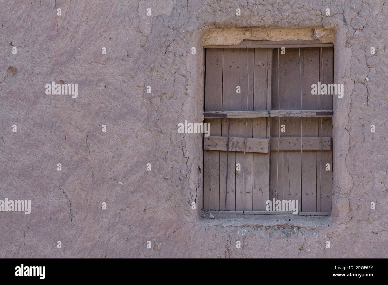 Kuwait architecture windows arabic hi-res stock photography and images ...