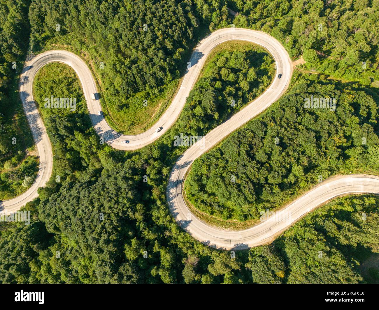 Bend of road hi-res stock photography and images - Alamy