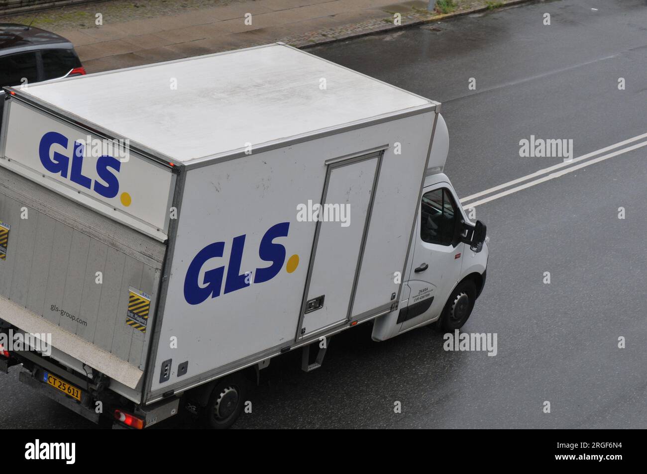 Gls parcel delivery van hi-res stock photography and images - Alamy