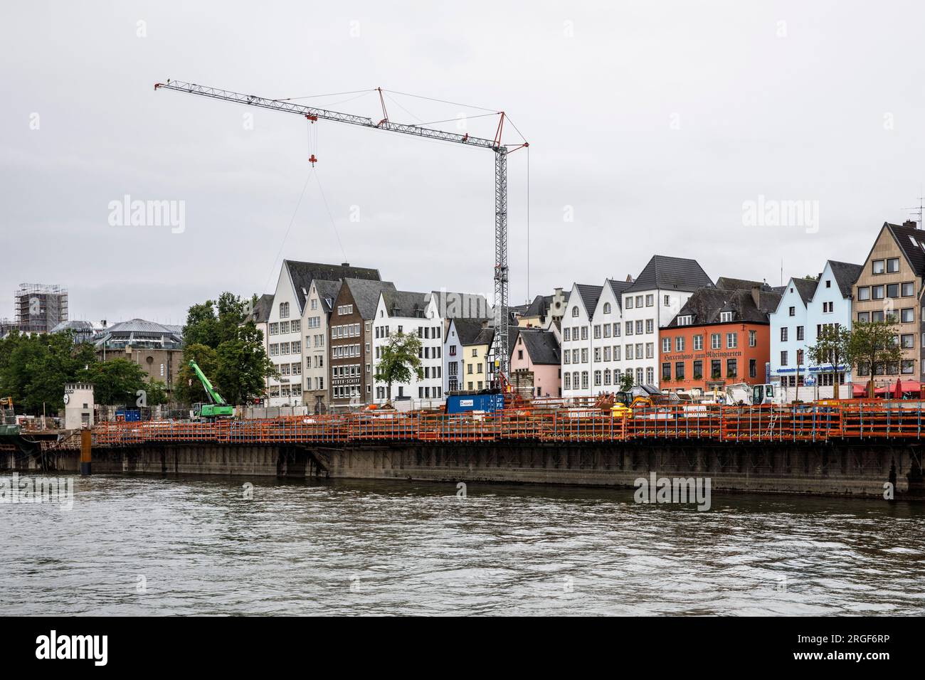 the Rhine promenade in front of the old town gets a new cantilever slab ...
