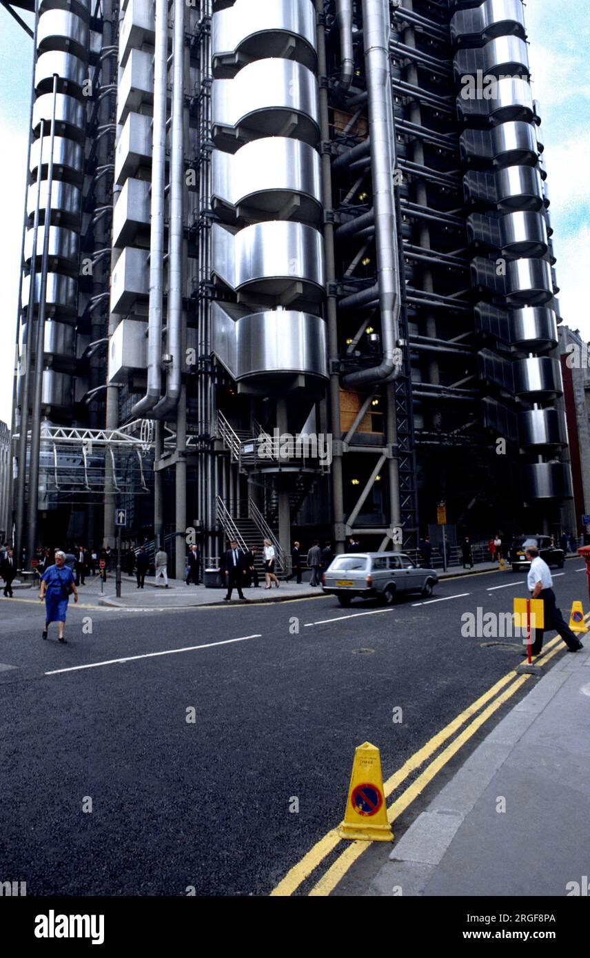 London England Lloyd's Building with Bowellism Architecture all ...