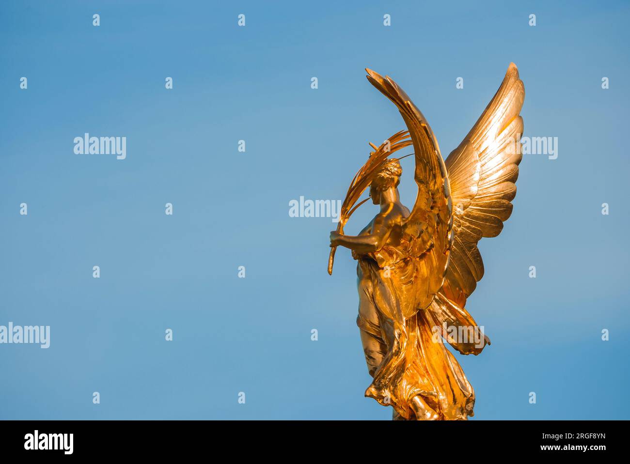 The Golden Angel of Victoria Memorial is the iconic symbol of London ...