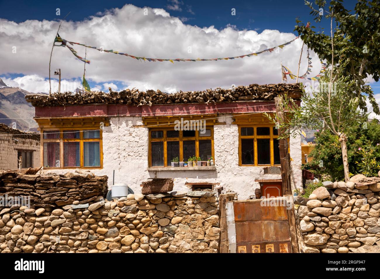 Zanskar house hi-res stock photography and images - Alamy