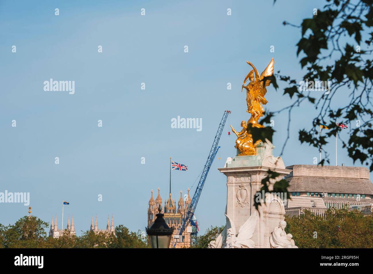 The Golden Angel of Victoria Memorial by Buckingham Palace in London ...