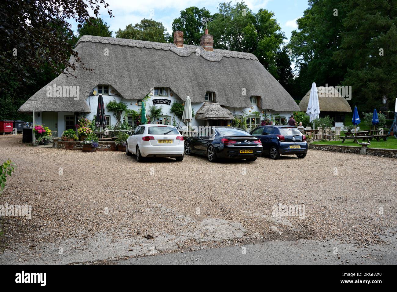 The Hatchet Inn, traditional thatched English Country Pub Stock Photo ...