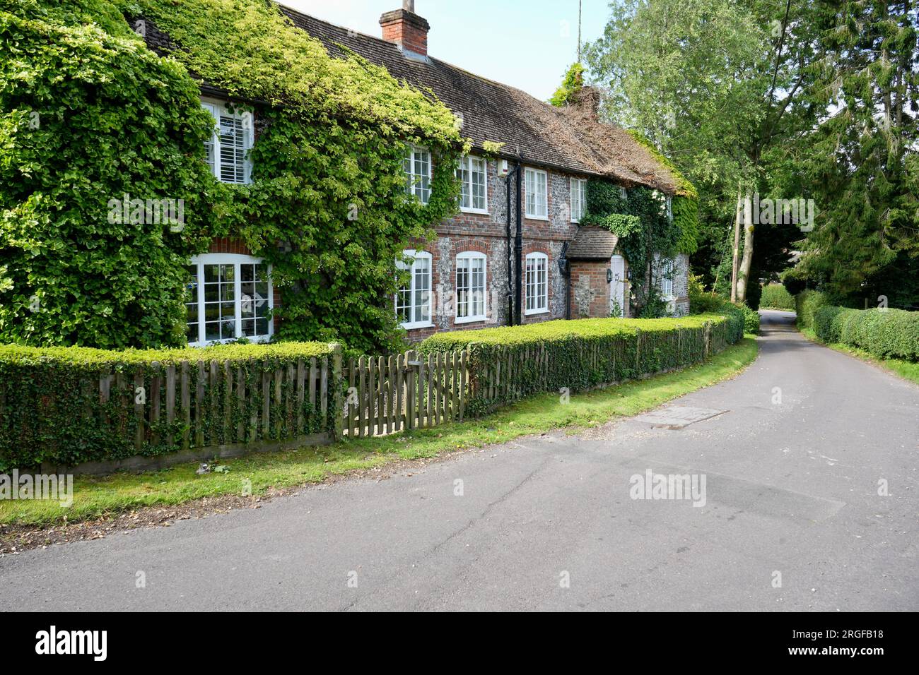 Typical english village scene hi-res stock photography and images - Alamy