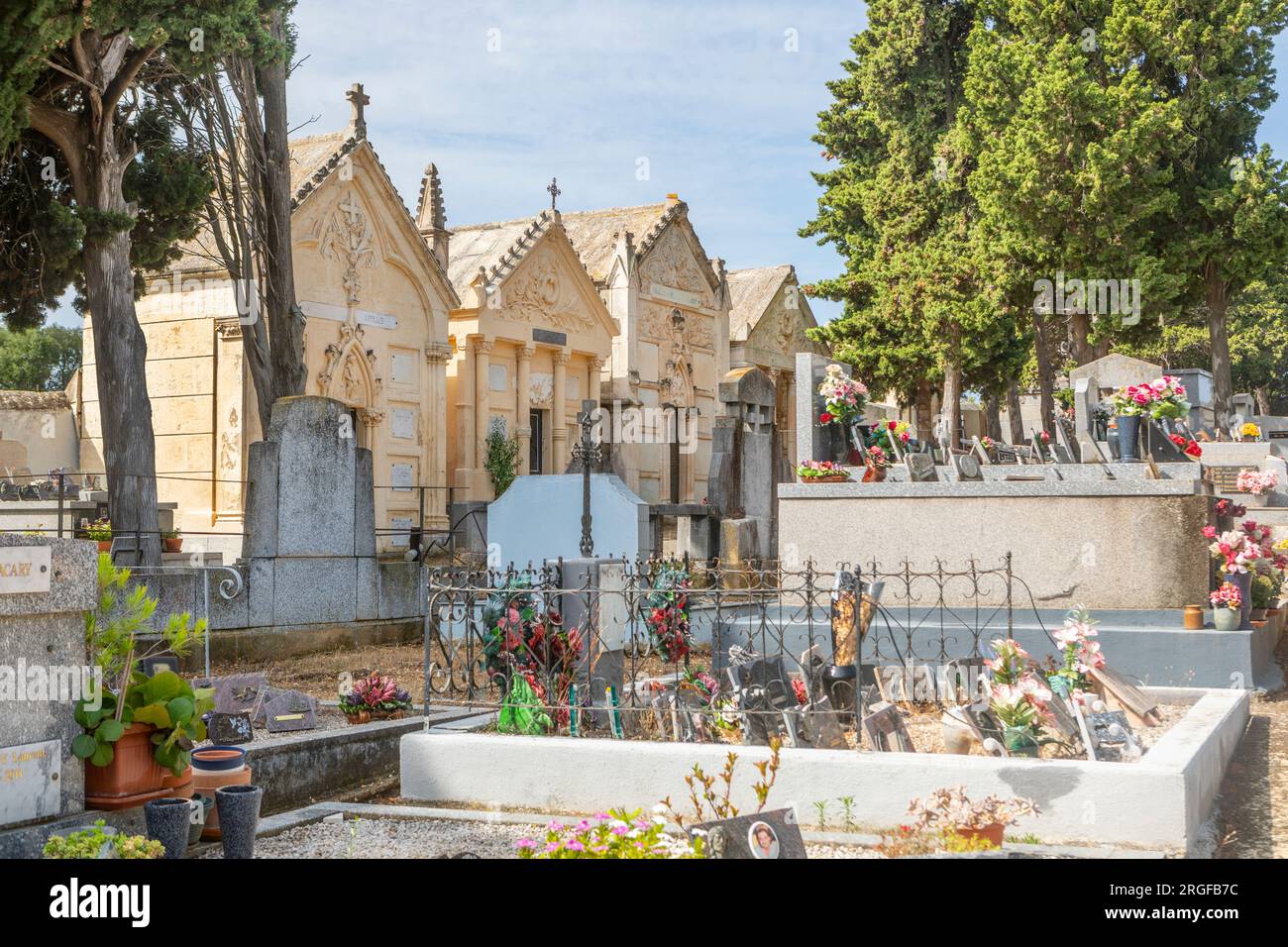 Tombs and graves in a French cemetery Stock Photo - Alamy