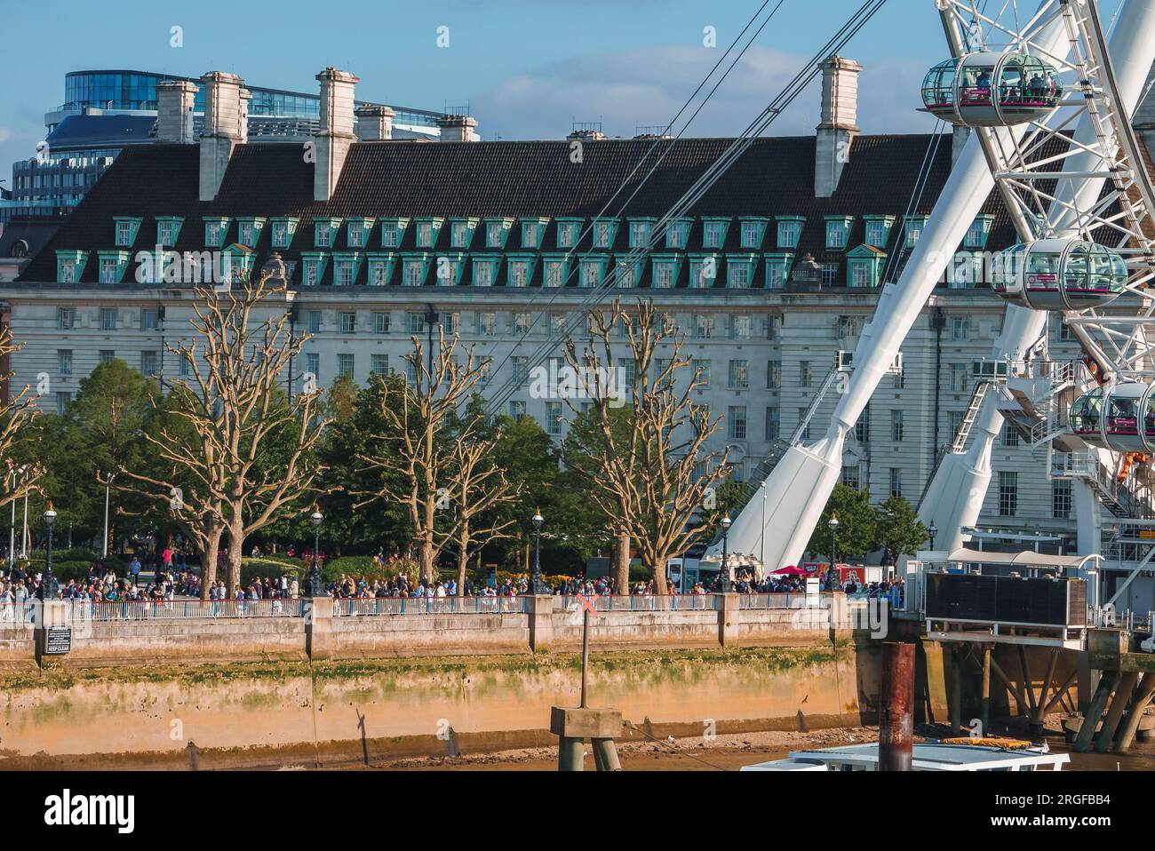 Millennium Wheel in front of London Marriott Hotel County Hall Stock ...