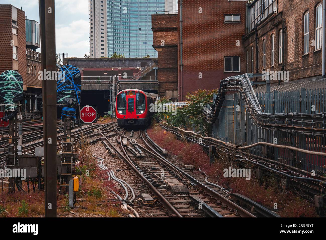 Tube line tracks hi-res stock photography and images - Alamy