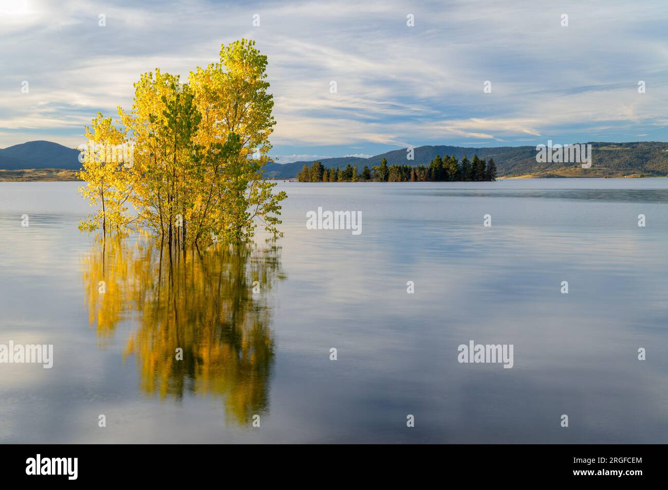 Jindabyne island hi-res stock photography and images - Alamy