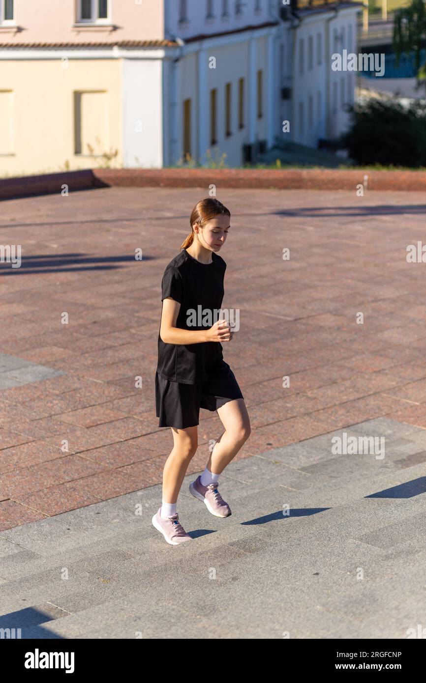 Black woman running clothes hi-res stock photography and images - Alamy