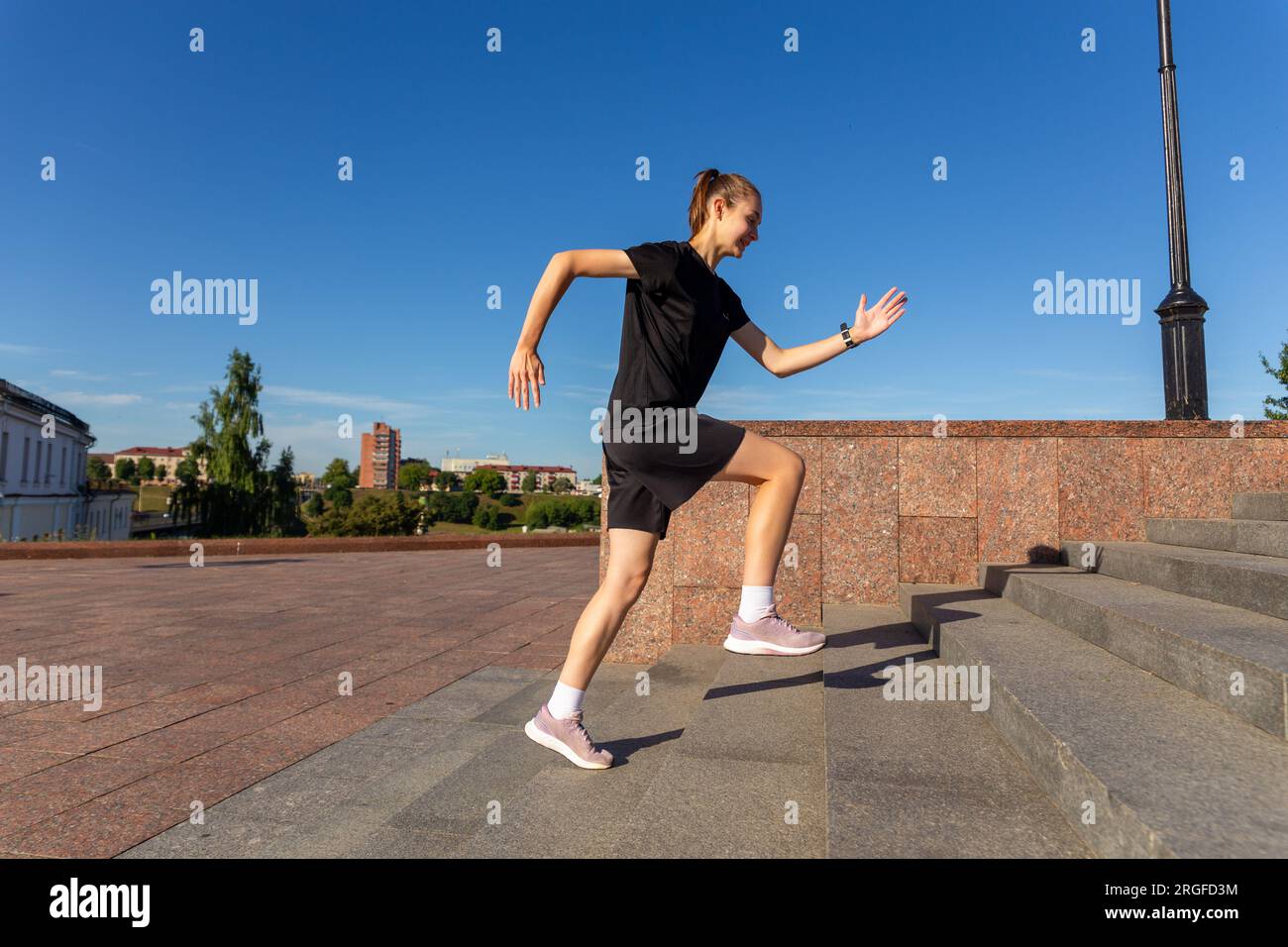 Black woman running clothes hi-res stock photography and images - Alamy