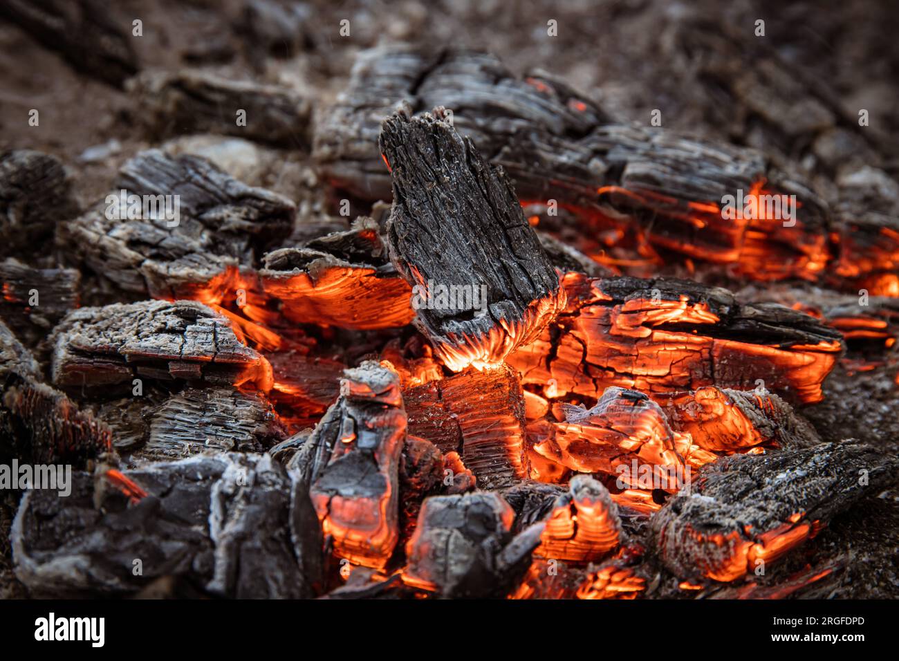 Burning coals macro hi-res stock photography and images - Alamy