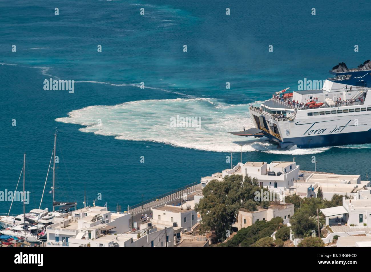 Islands ferry and greece ios hi-res stock photography and images - Alamy