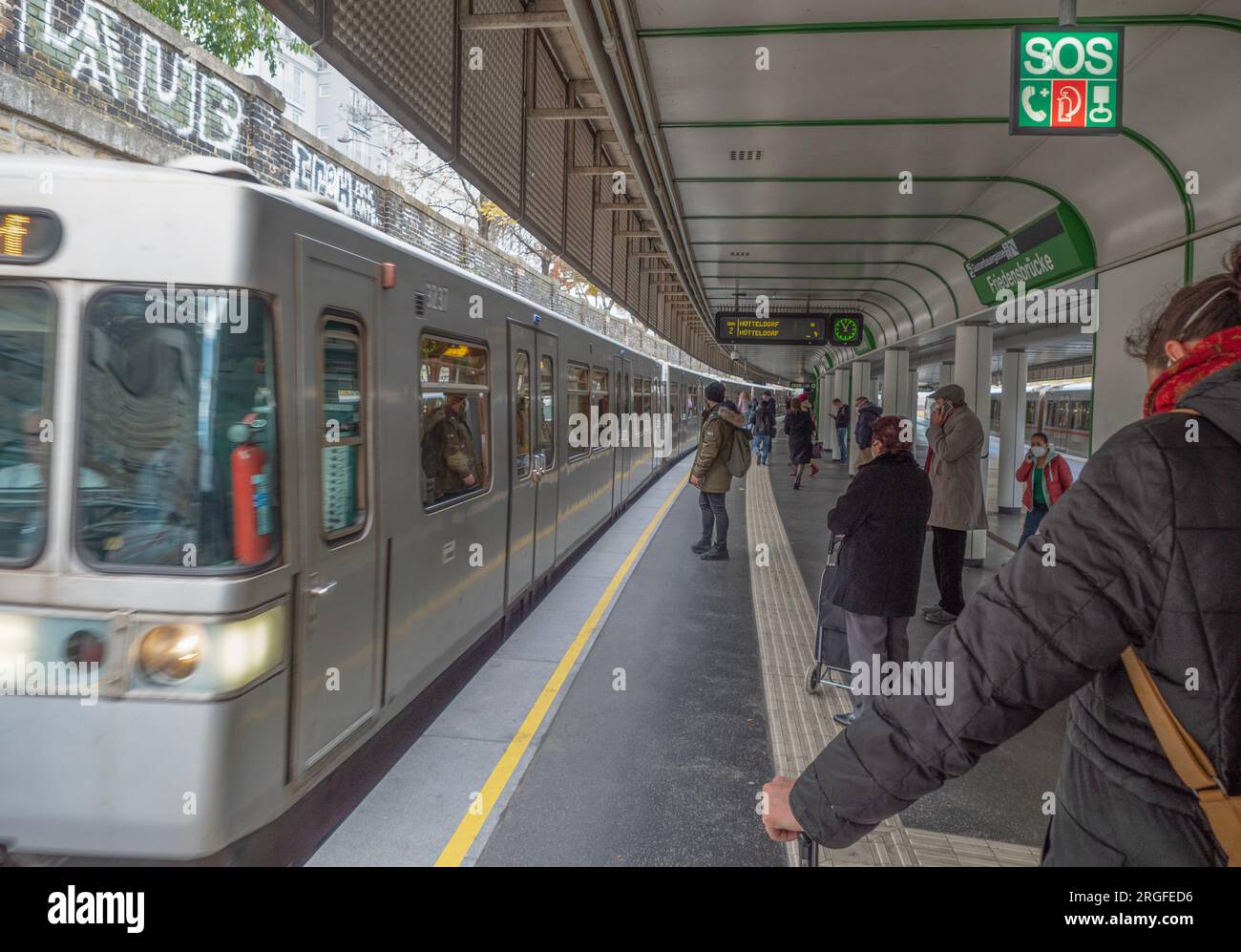 Subway train at the Friedensbrücke of the Vienna underground line U4 ...
