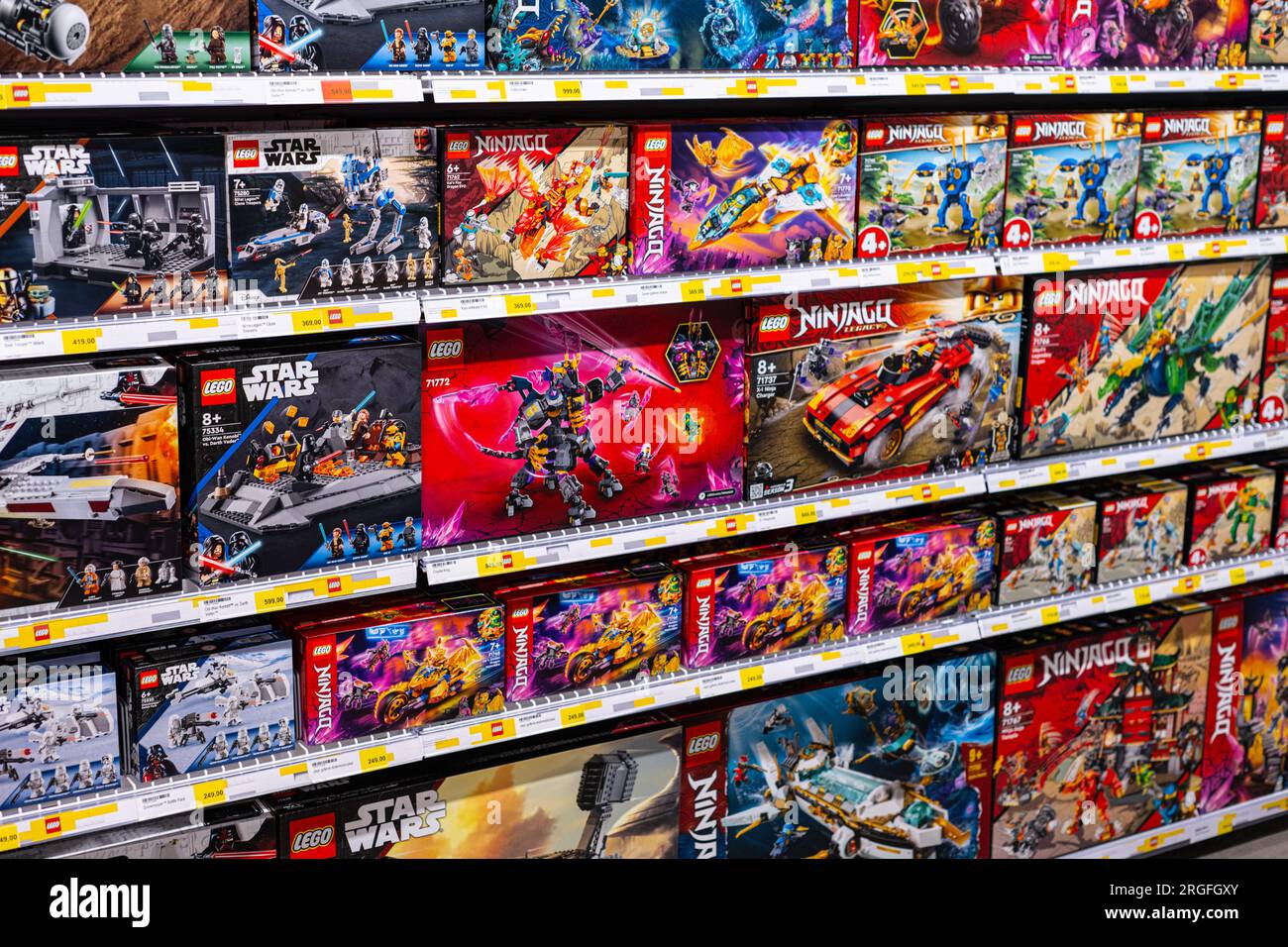 Gothenburg, Sweden - november 06 2022: Full assortment of Lego sets in ...