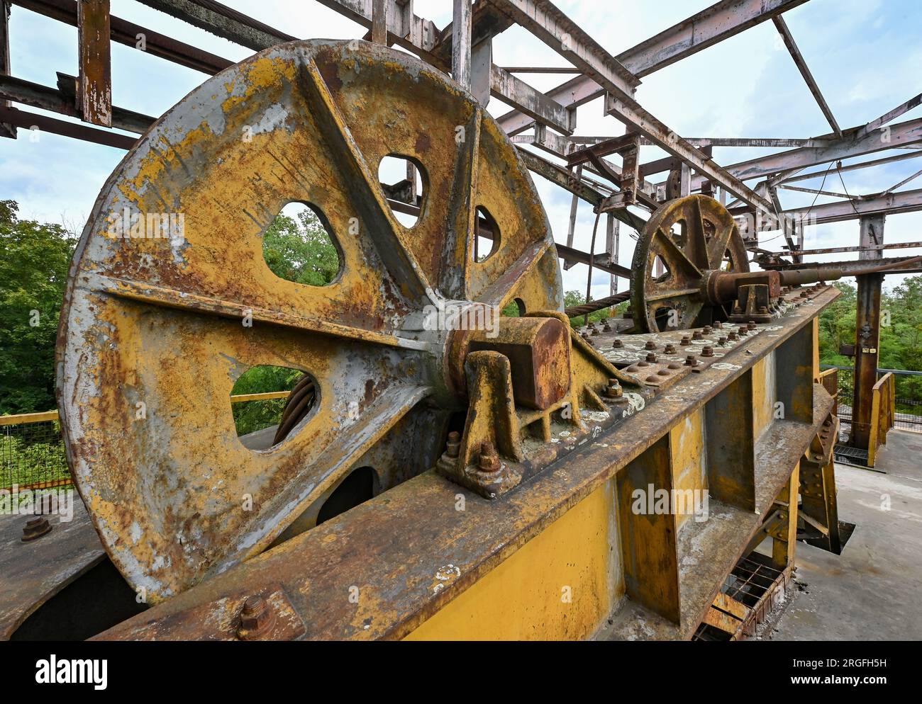 09 August 2023, Brandenburg, Rüdersdorf: The cable car rerouting ...