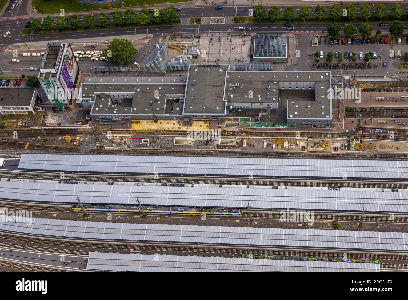 Dortmund main station and platforms hi-res stock photography and images ...