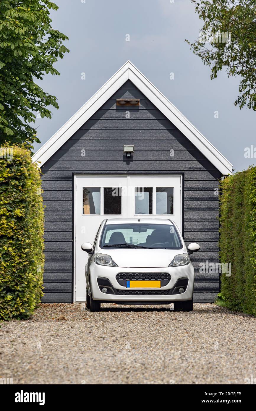 Car garage house hi-res stock photography and images - Alamy
