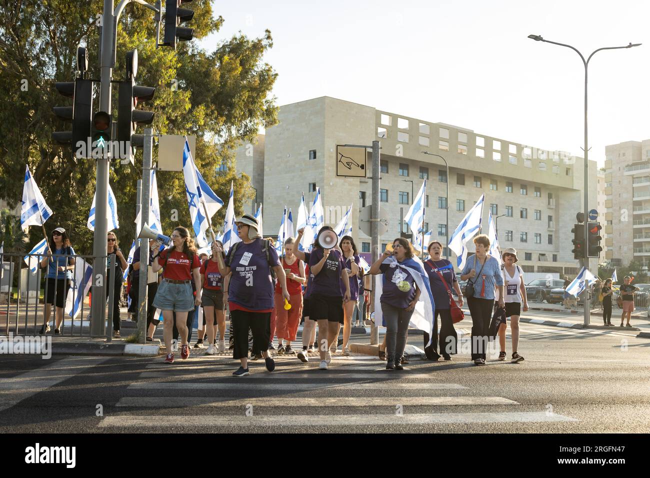 Demonstration for full equality in Israeli army service for secular and ...