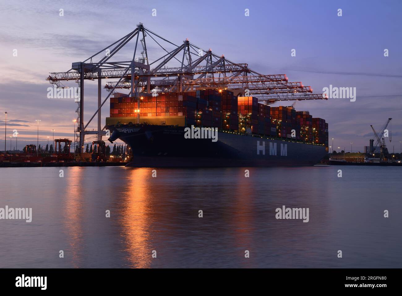 Southampton container port Stock Photo - Alamy