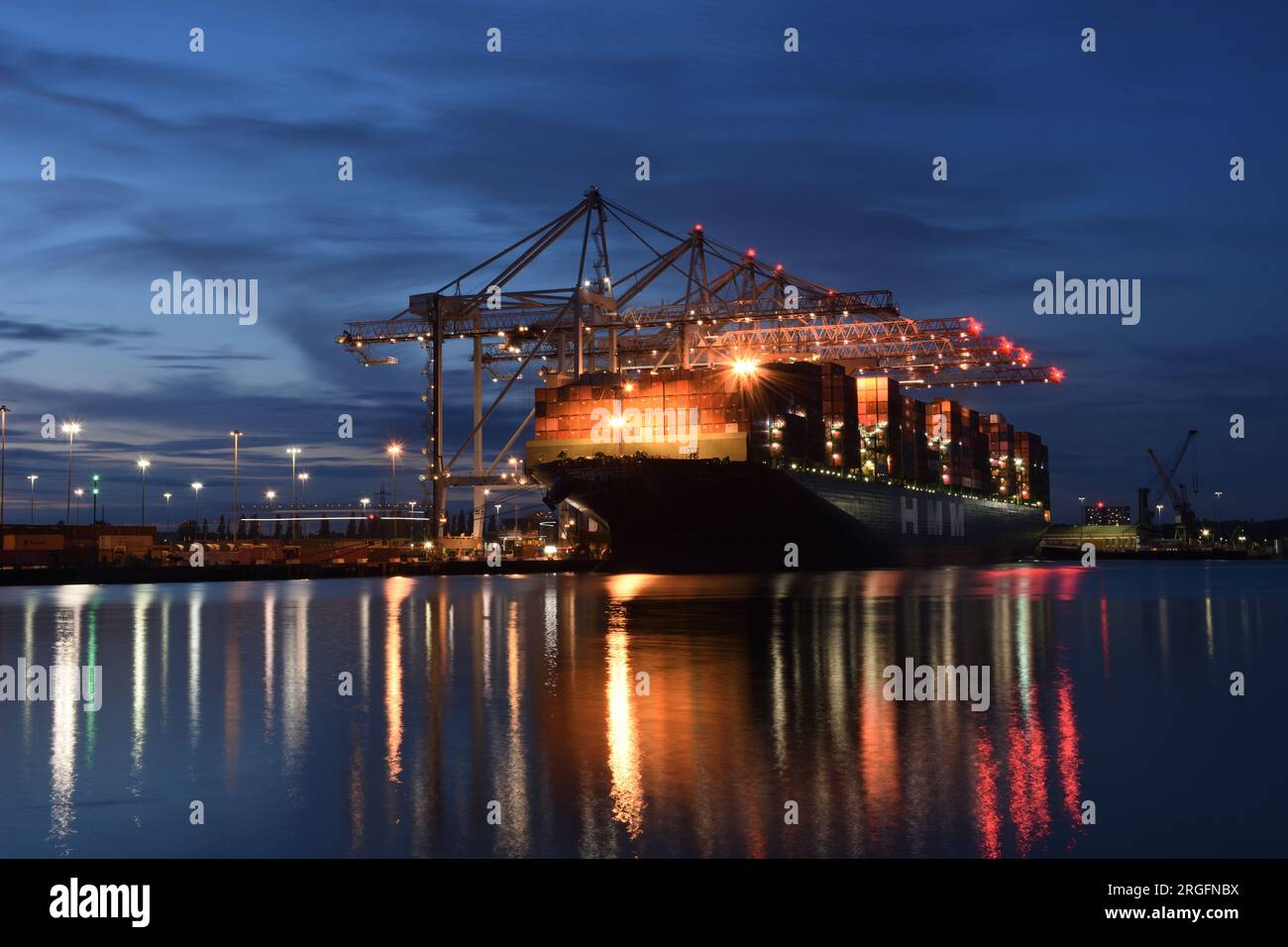 Southampton container port Stock Photo - Alamy