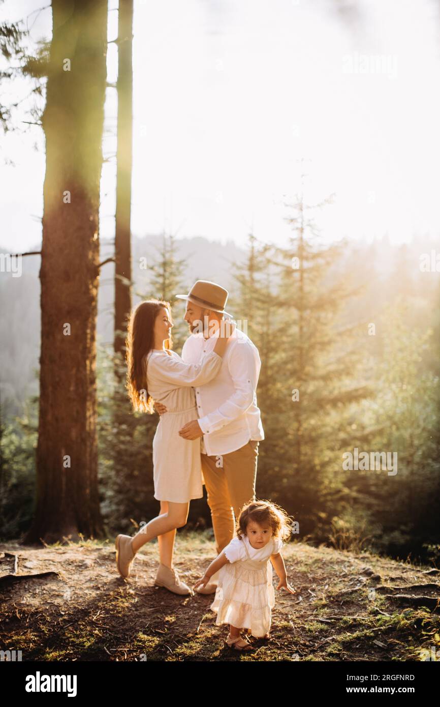 @love @mountains @happy hi-res stock photography and images - Alamy