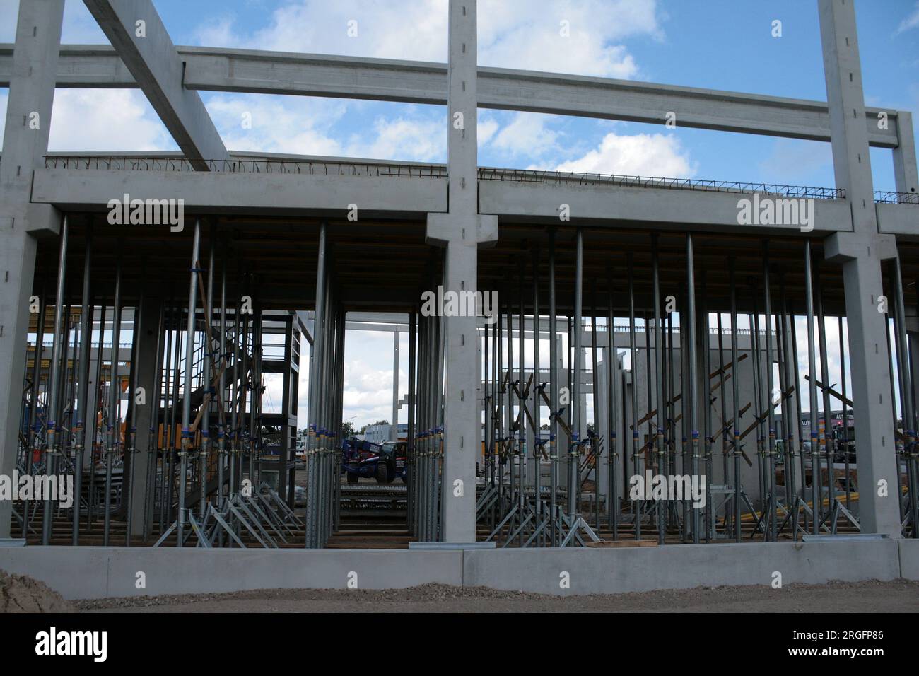 Precast beams and columns hi-res stock photography and images - Alamy