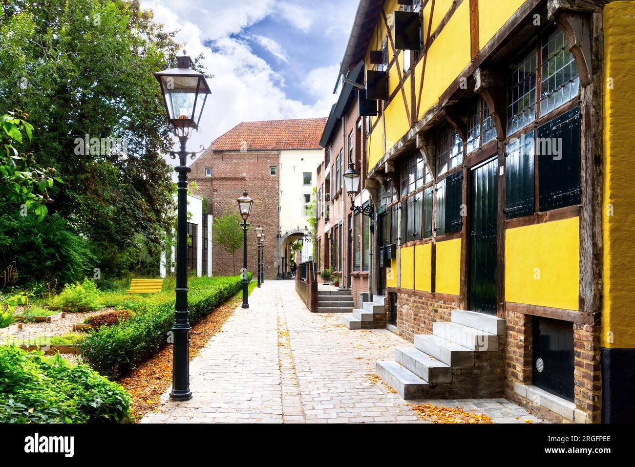 Monumental facades hi-res stock photography and images - Alamy