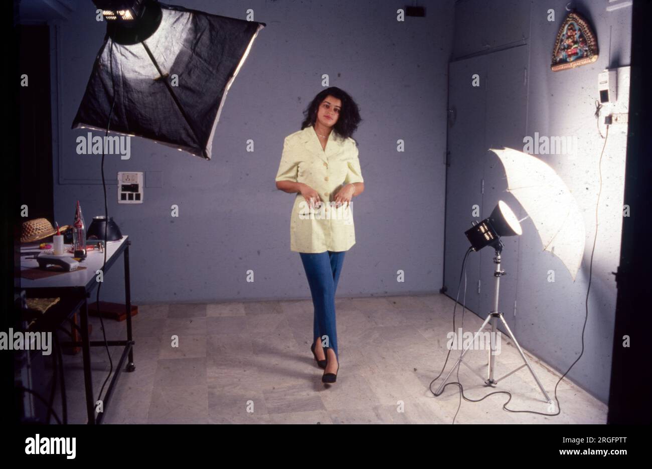 Girls photo shoot hi-res stock photography and images - Alamy