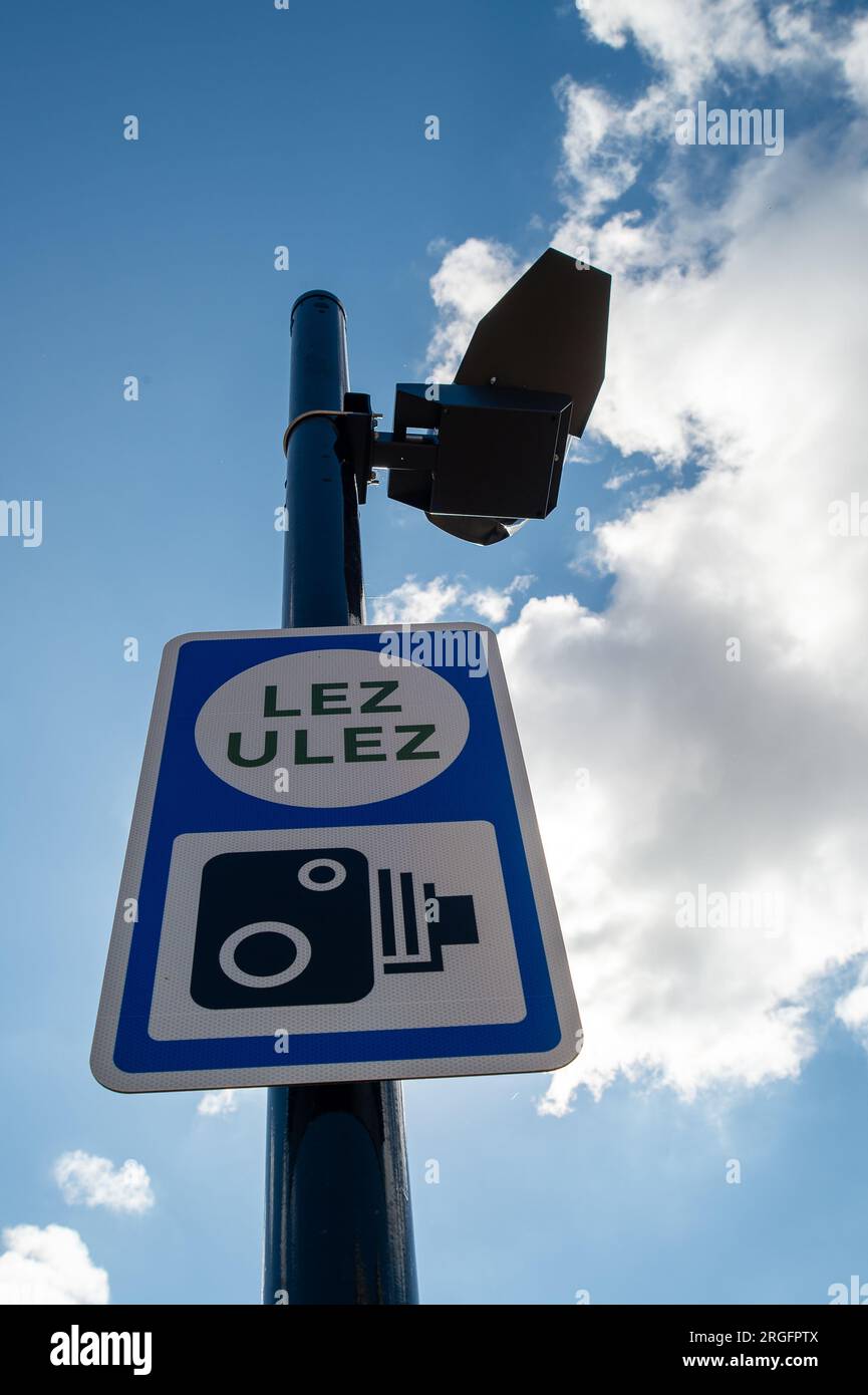 Uxbridge, UK. 9th August, 2023. New ULEZ cameras and signs (pictured ...