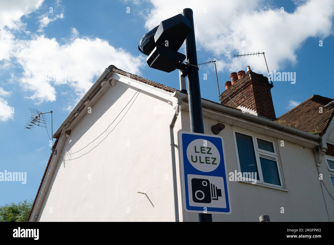 Uxbridge, UK. 9th August, 2023. New ULEZ cameras and signs (pictured ...