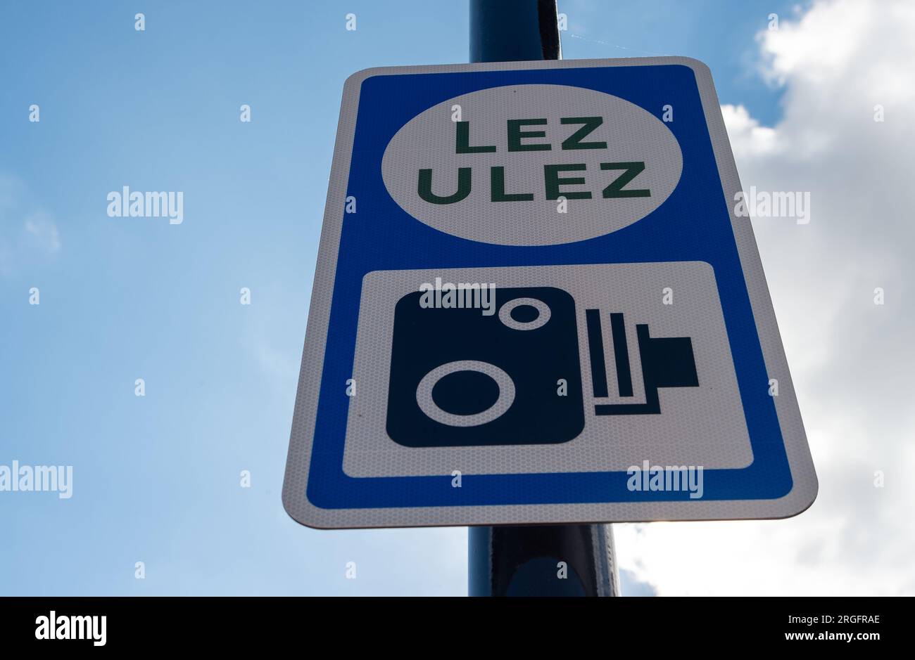 Uxbridge, UK. 9th August, 2023. New ULEZ cameras and signs (pictured ...