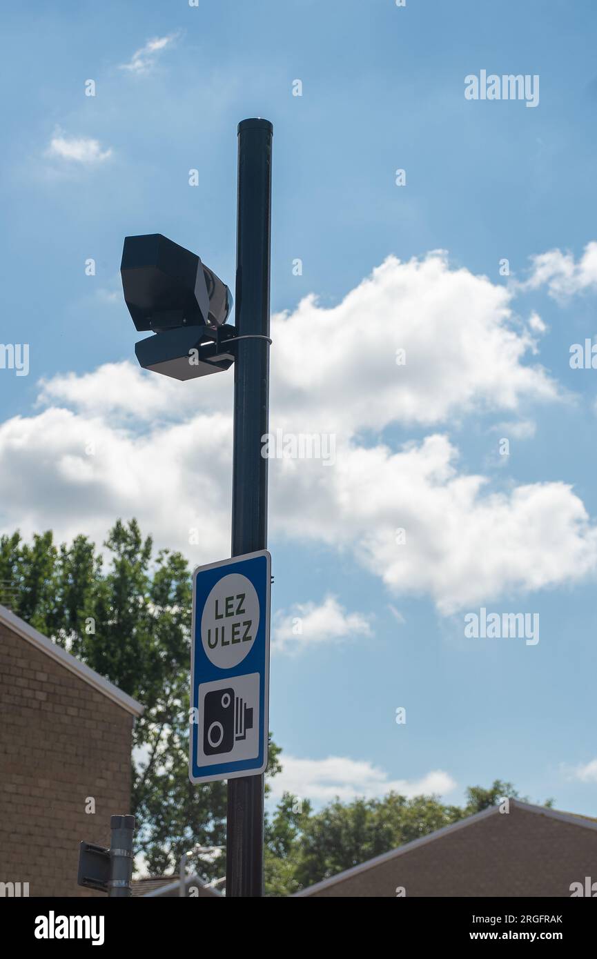 Uxbridge, UK. 9th August, 2023. New ULEZ cameras and signs (pictured ...
