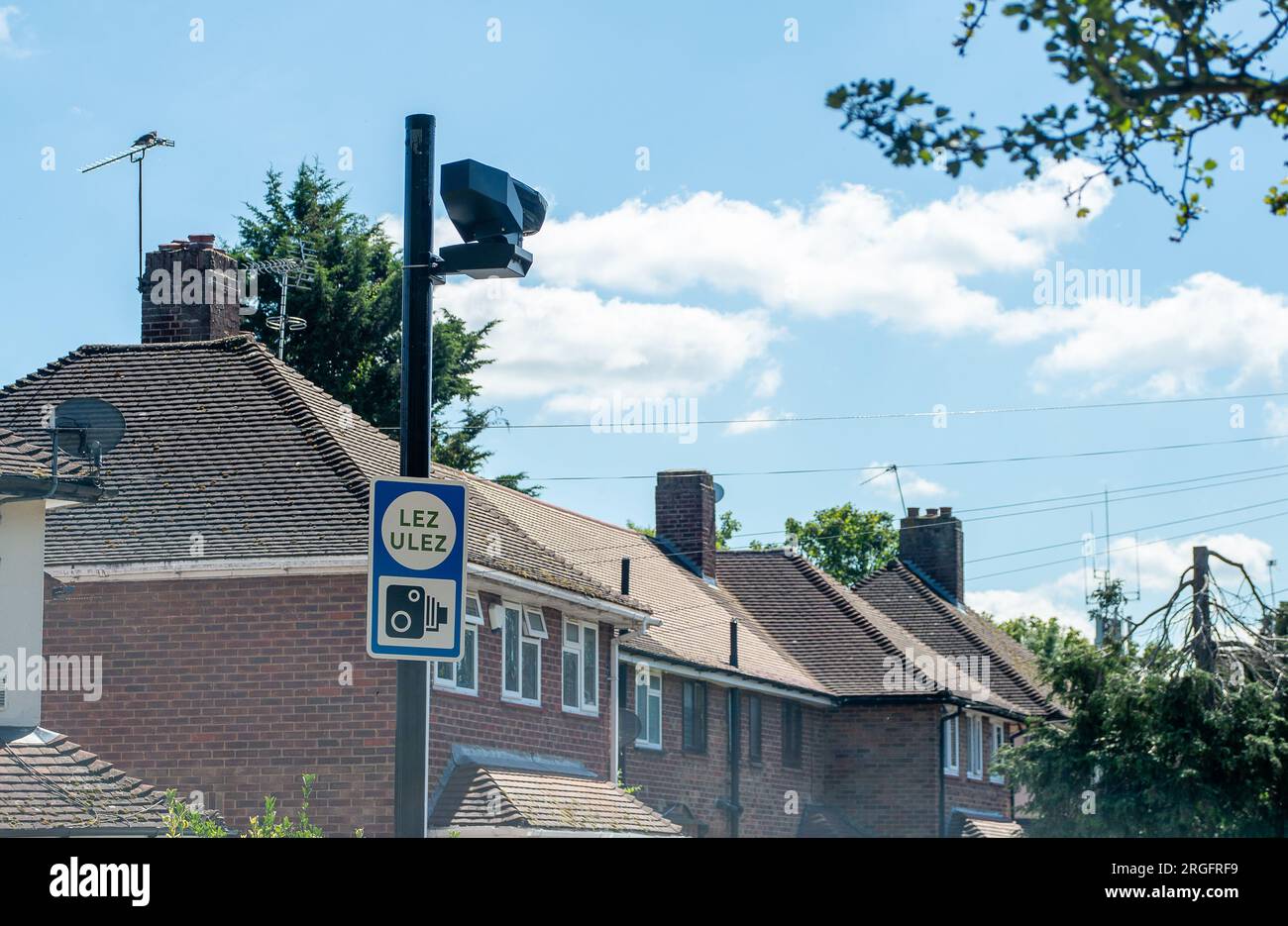 Uxbridge, UK. 9th August, 2023. New ULEZ cameras and signs (pictured ...