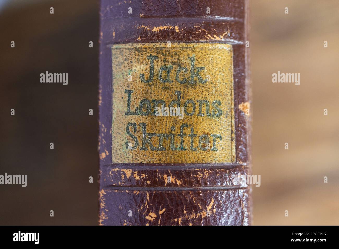 Gamla bocker hi-res stock photography and images - Alamy