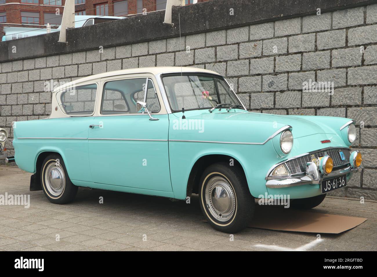 Ford anglia motor car hi-res stock photography and images - Alamy