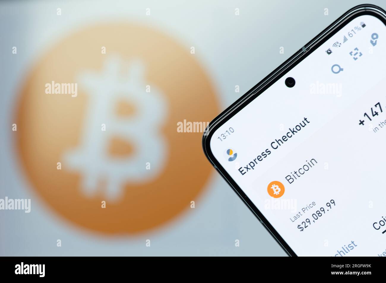 Binance logo hi-res stock photography and images - Alamy