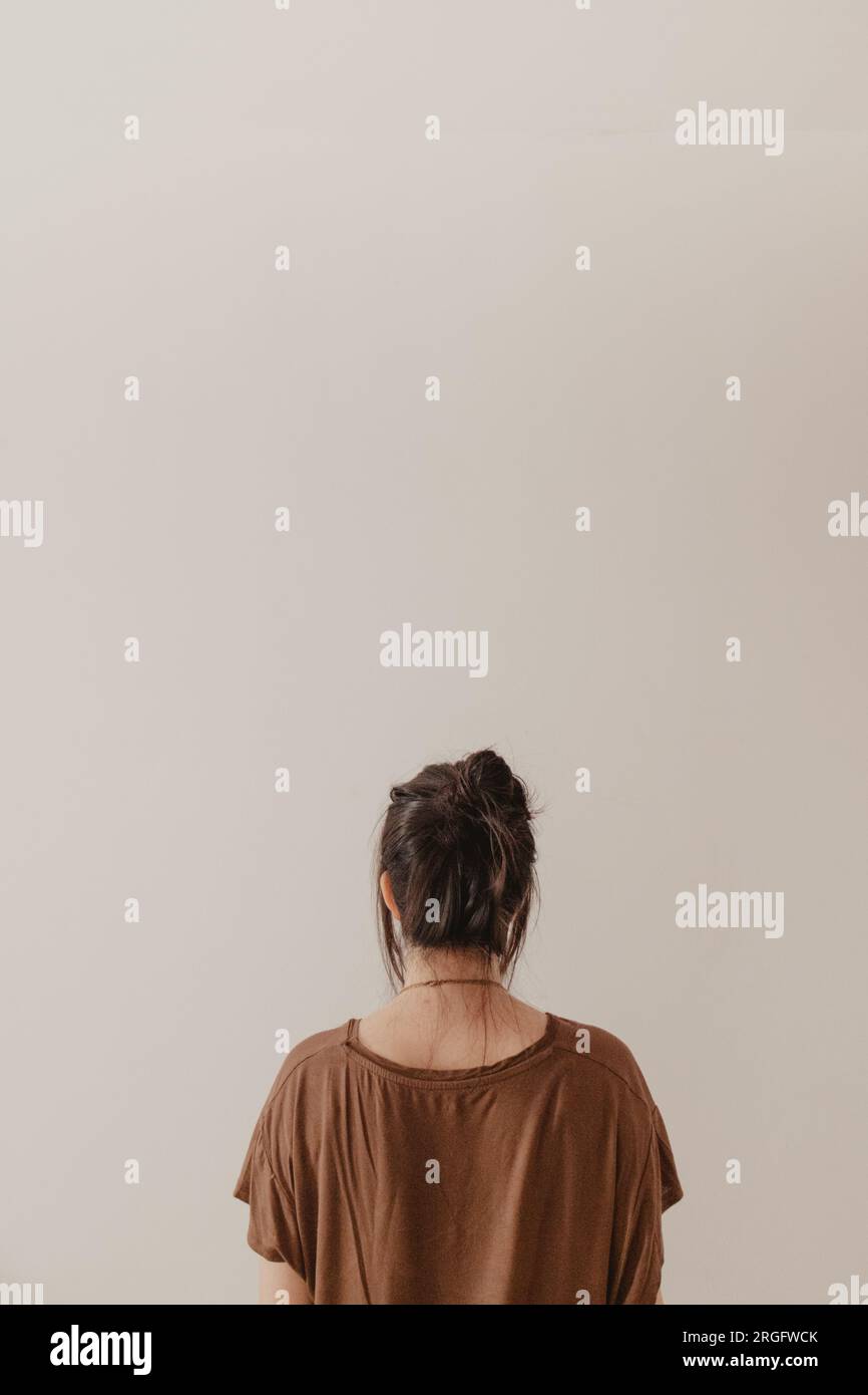 woman from the back with empty background Stock Photo - Alamy