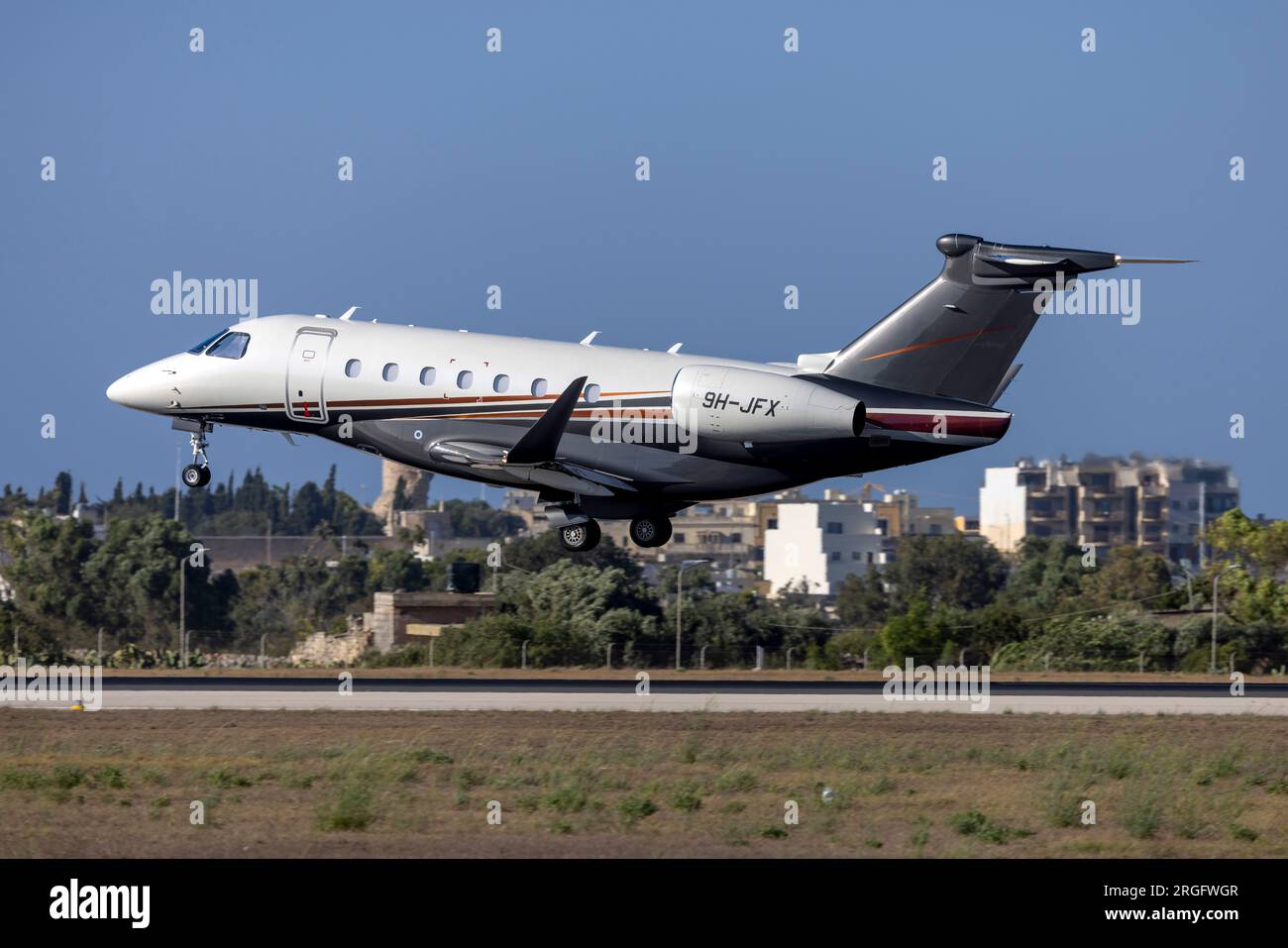 Flexjet Embraer EMB-550 Praetor 600 (REG: 9H-JFX) arriving from ...