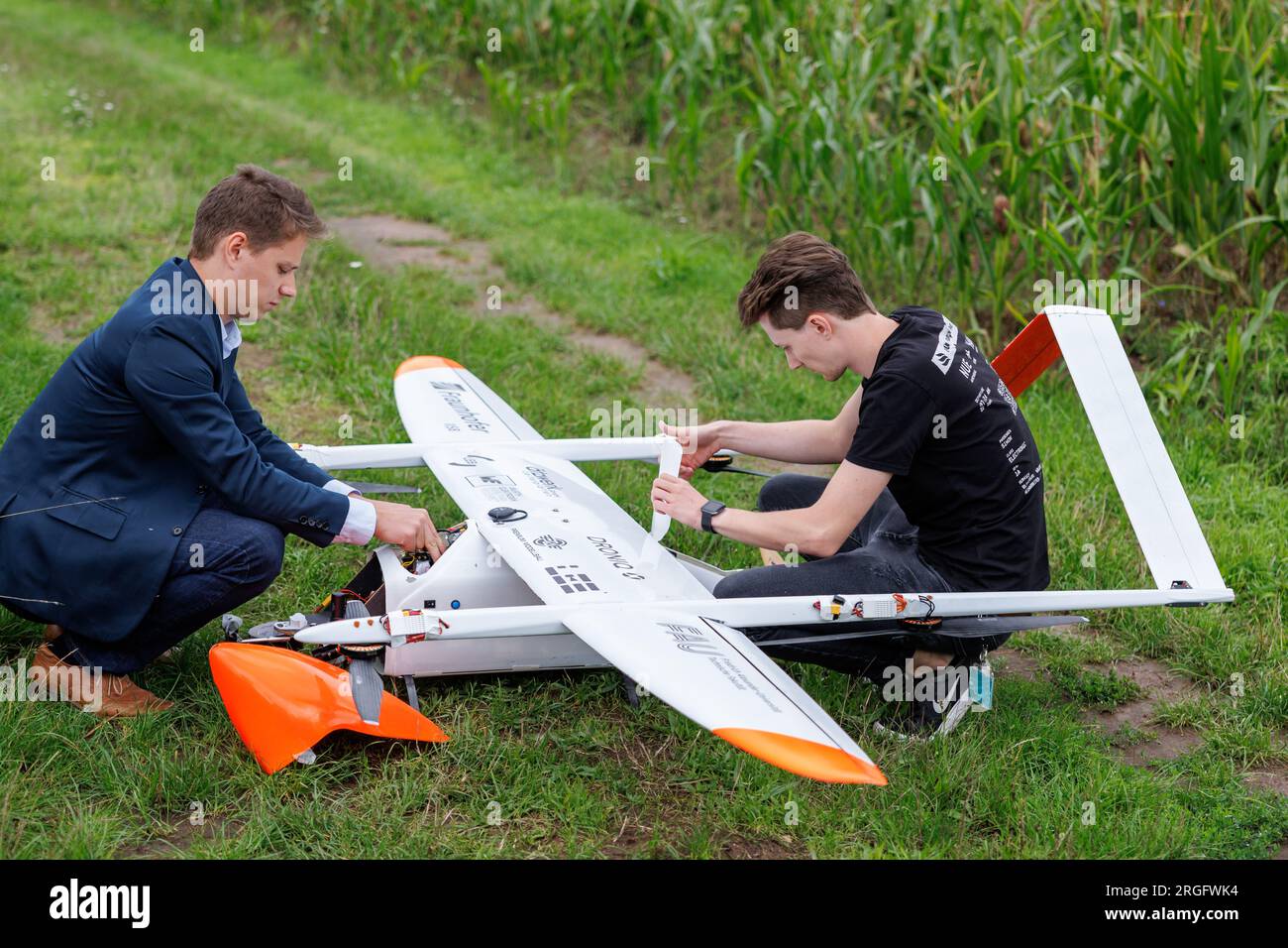Erlangen, Germany. 09th Aug, 2023. Adrian Sauer (l) and Simon Gehringer ...