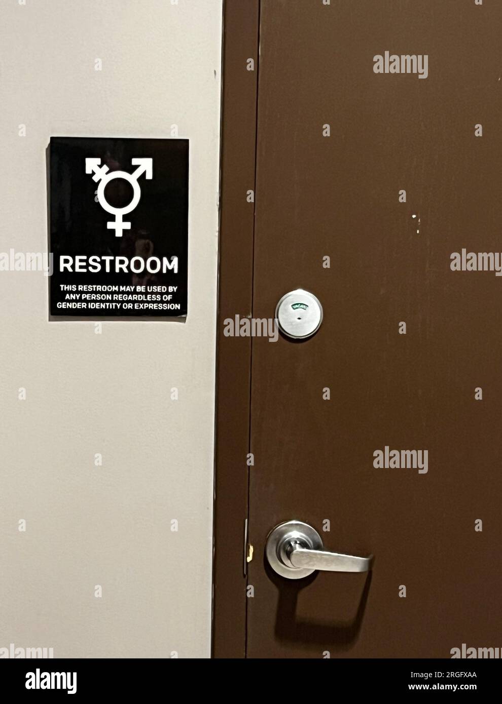 Female restroom sign door hi-res stock photography and images - Alamy