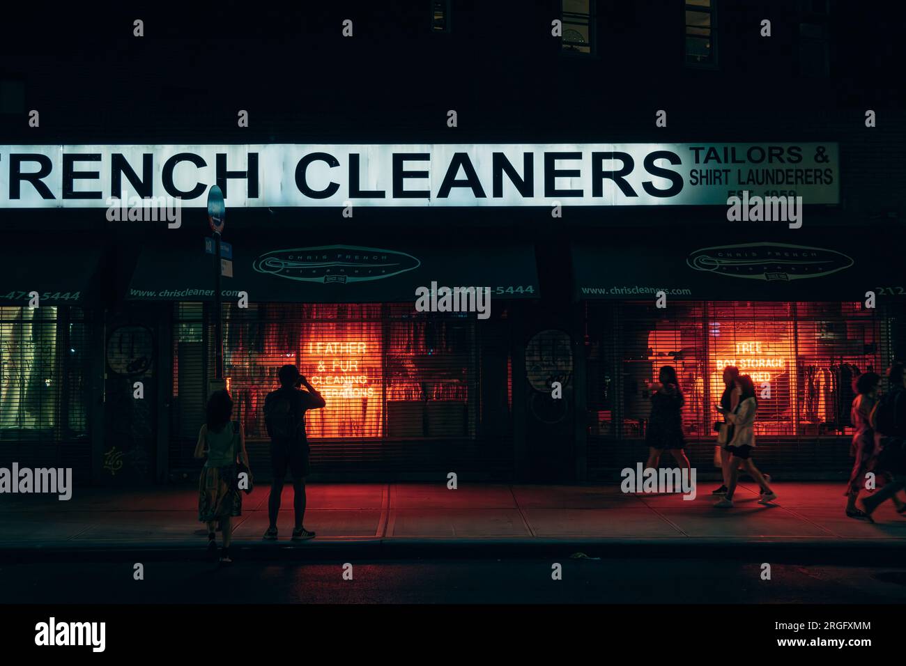 French night scene hi-res stock photography and images - Alamy