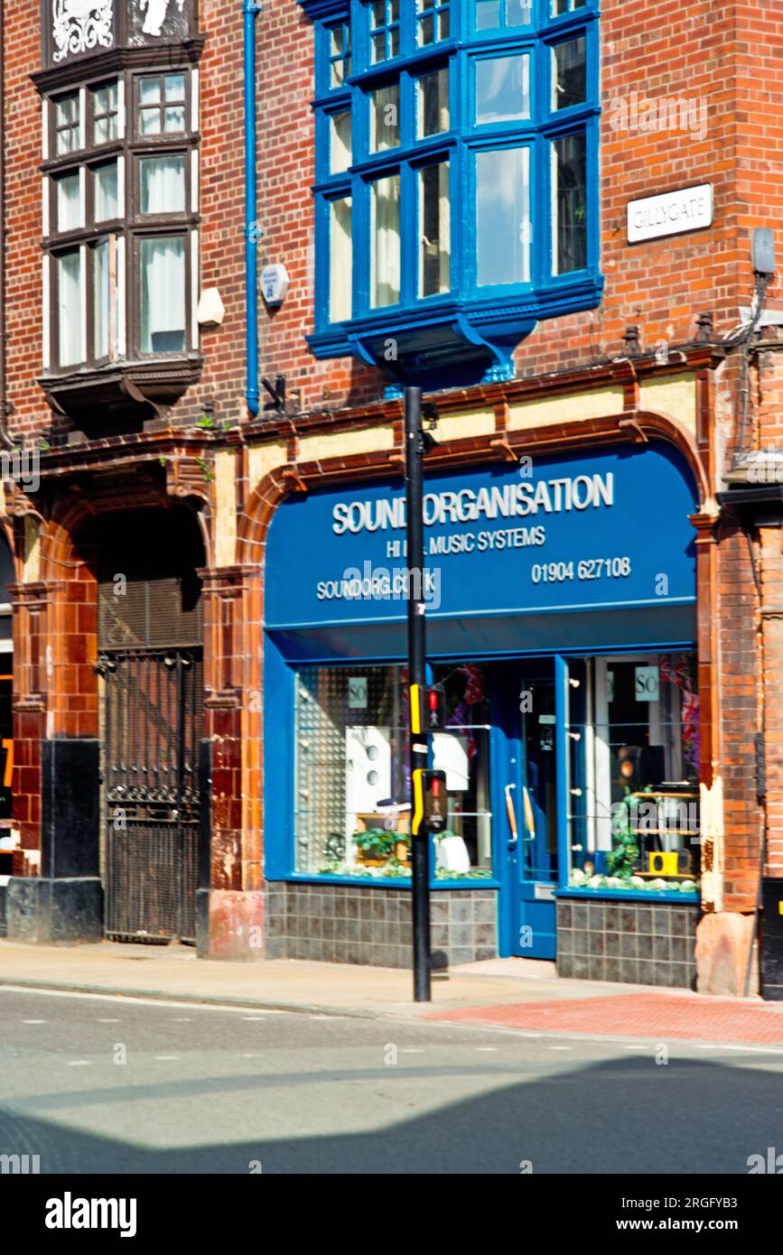 Hi fi store hi-res stock photography and images - Alamy