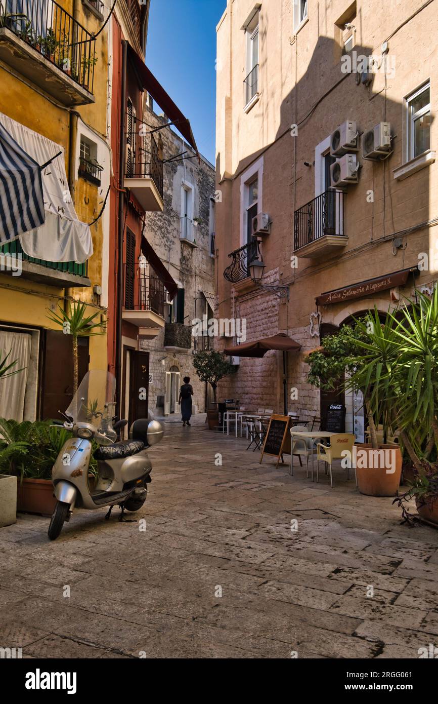 Alley of old bari hi-res stock photography and images - Alamy