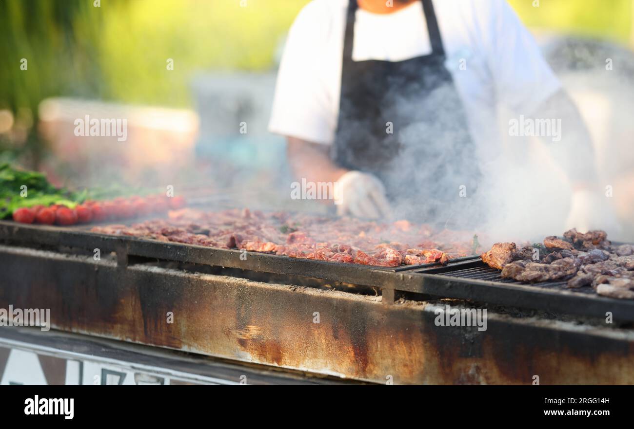Cooking meat on wire rack and charcoal Stock Photo - Alamy