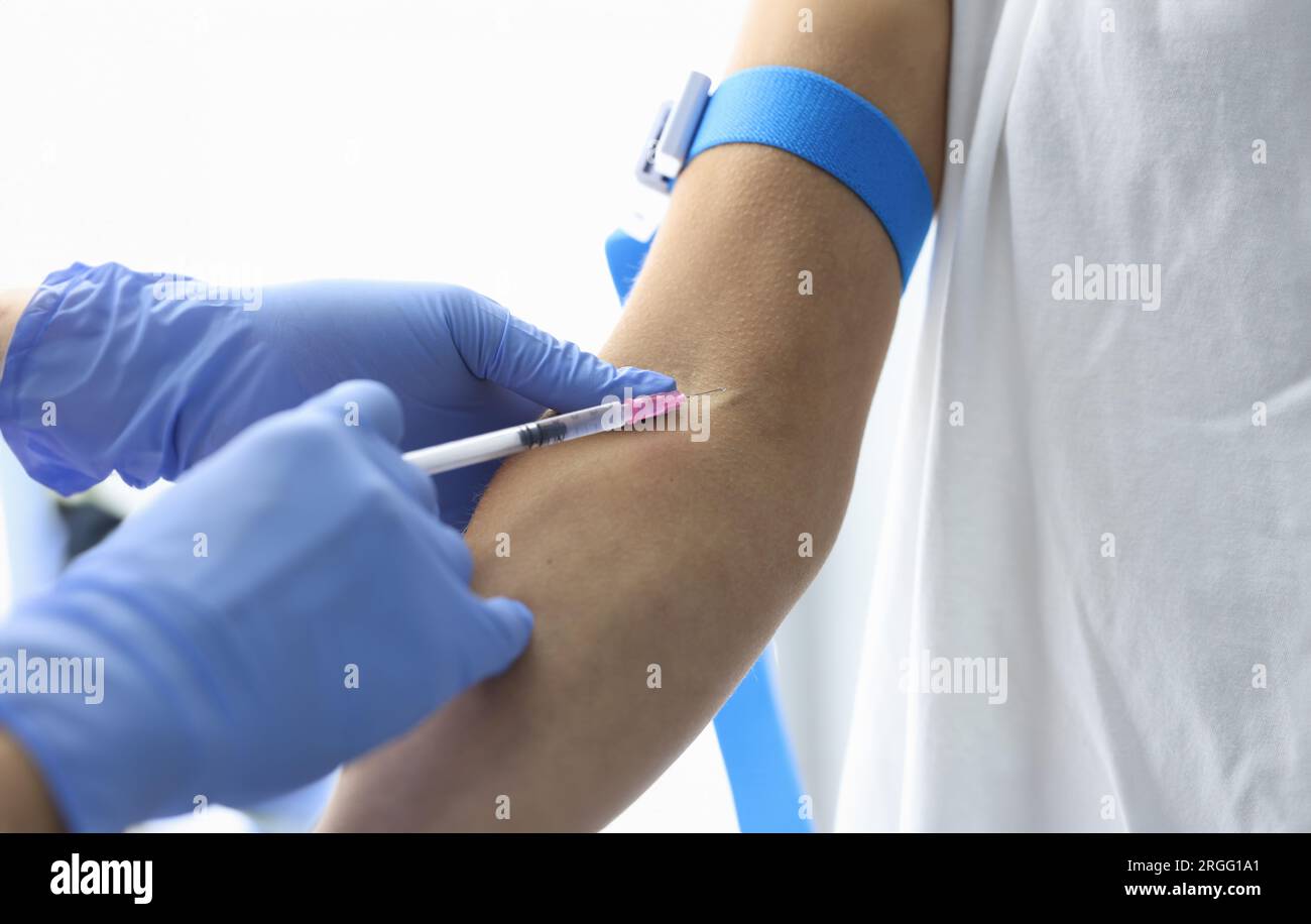 Doctor injects the patient into vein closeup Stock Photo - Alamy